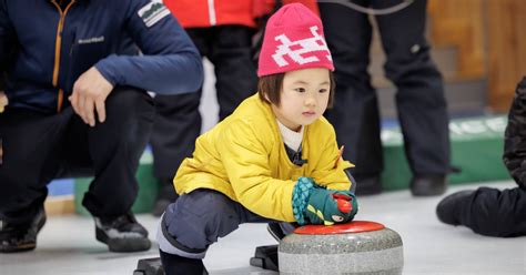 軽井沢国際カーリング選手権大会にて、子どもとその家族との交流イベントを開催しました 軽井沢こども未来基金