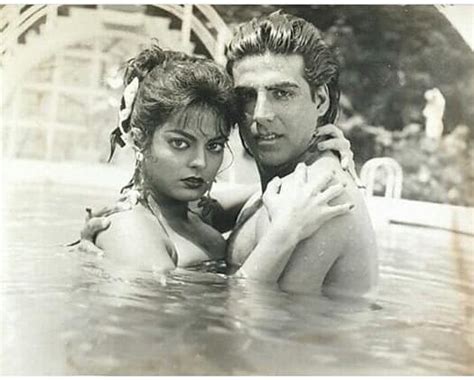 Shirtless Bollywood Men Akshay Kumar In The Pool In Mr Bond