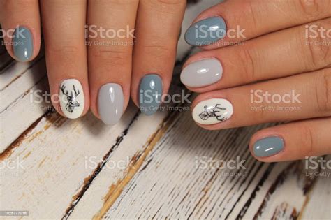 놀라운 자연 손톱입니다 깨끗 한 매니큐어와 여자의 손입니다 젤 폴란드어 적용입니다 0명에 대한 스톡 사진 및 기타 이미지 0명 디자인 매니큐어 미용술 Istock