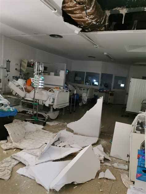 El EscÁndalo De La Sanidad De Page En Clm Se Cae El Techo De La Uci