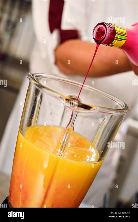 Grenadine Sirup Fotos Und Bildmaterial In Hoher Auflösung Alamy