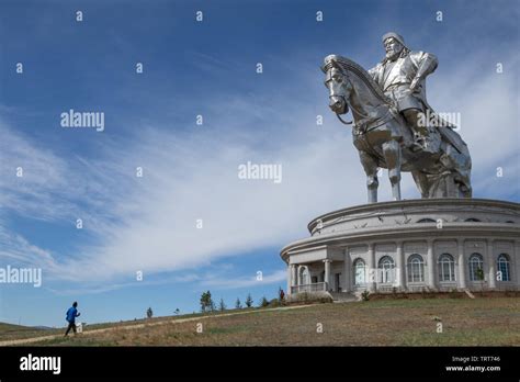 Die Größte Reiterstatue In Der Welt In Der Nähe Von Ulan Bator In Der