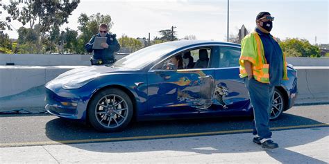 did a tesla really crash on autopilot