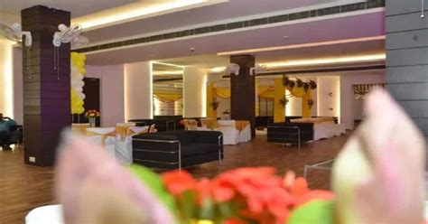 7 Stunning Birthday Party Hall Decoration Ideas
