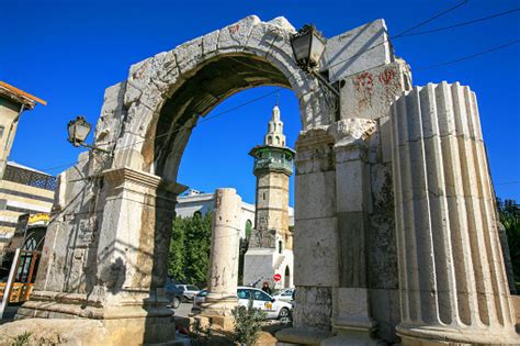 시리아는 전쟁 전입니다 로마 개선문 그리고 미 나 렛 통해 Recta 에 Umayyad 모스크 또는 다마스커스에서 큰 모스크