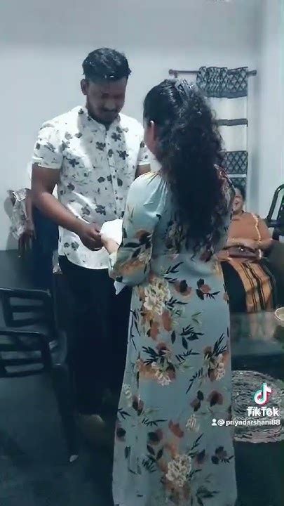 කොල්ලා කෙල්ලව බලන්න ගෙදර ඇවිත් අනේ ඒ දෙන්නාගේ සතුට Youtube