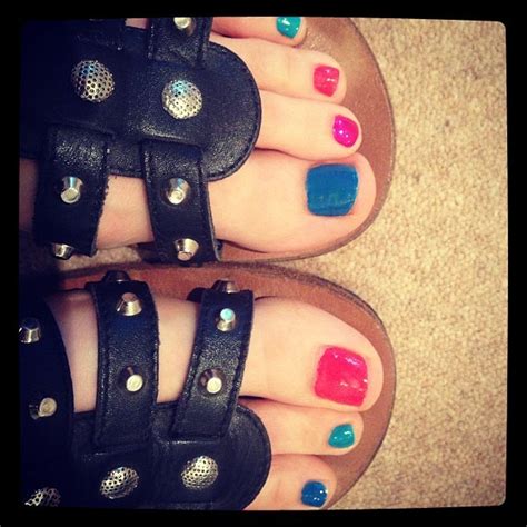 Lauren Lavernes Feet