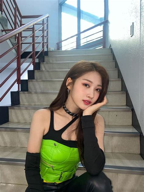 🍊 Sihyeon 시현 Everglow Blackpink Fashion Asian Celebrities Women