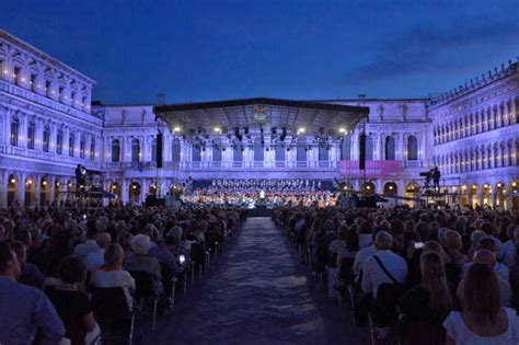 LIVE CONCERTS IN ST MARKS SQUARE CONTE PAUSINI AND LA FENICE Live