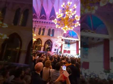 Österreich 30 Flüchtlingsball Wien Тусим на званом вечере беженцев