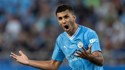 Manchester City Confirm Irreplaceable Midfielder Has Knee Ligament
