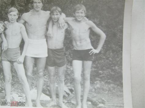 Фото 10х15 Мальчики ребята Парни в плавках и трусах на отдыхе друзья торги завершены