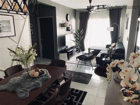 Dekorasi Ruang Tamu Rumah Apartment Bertemakan Warna Hitam Putih