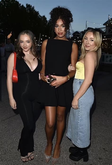 Isabelle Smiths Feet