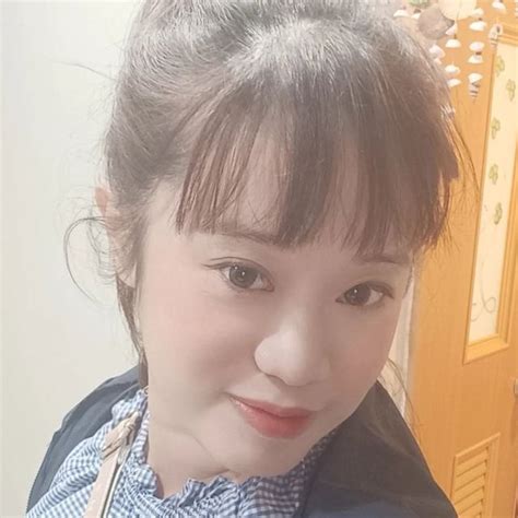 但是出這個 會很舒服欸 之前就自己用小護士的蓋子 刮肩膀 出好多痧 整個瞬間舒服