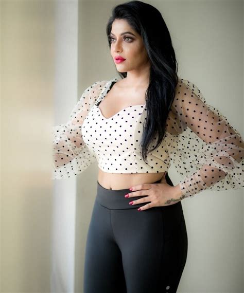 Actress And Model Reshma Pasupuleti Hot Images