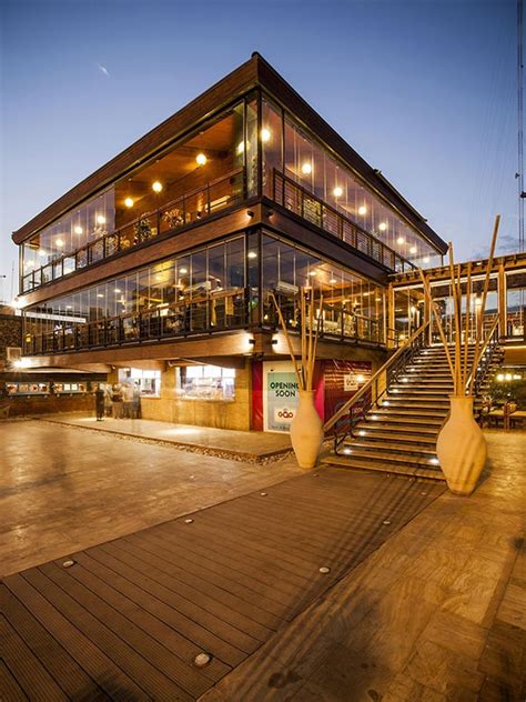 نمای رستوران 10متریال نمای بیرونی رستوان 2025 نمادیزاین