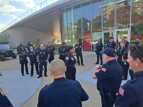 Memphis Police Dept On Twitter Chief Davis Stopped By To Greet The