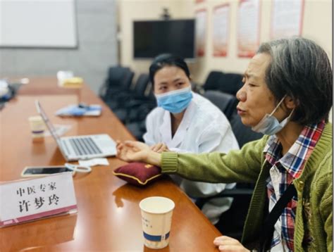 义诊暖人心持正堂国医馆开展义诊进企业活动 劲牌持正堂药业有限公司