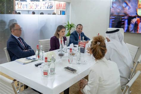 غيثة مزور تتباحث مع المدير العام لسلطة مركز دبي التجاري العالمي Le12ma