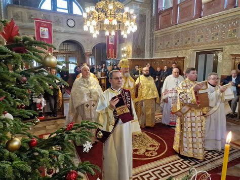 Prima Zi De Crăciun în Catedrala Episcopală Din Vârșeț Doxologia
