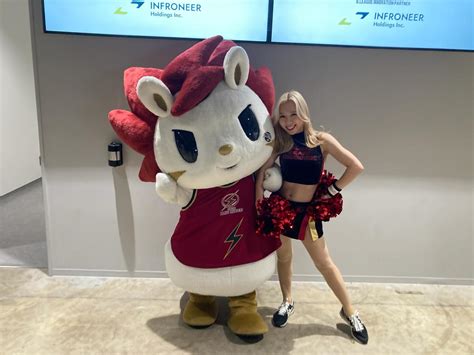 川崎ブレイブサンダースチアリーダーズ Iris ・ 横浜denaベイスターズオフィシャルパフォーマンスチーム「diana」× 川崎ブレイブ