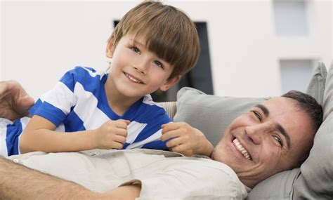 Cómo acercarse emocionalmente a un hijo Estilo de Vida Madres Univision
