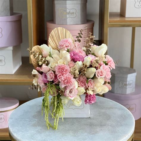 Mini Caja Cuadrada Blanco Tonos Pastel Y Toques Dorados Yaakun Flores