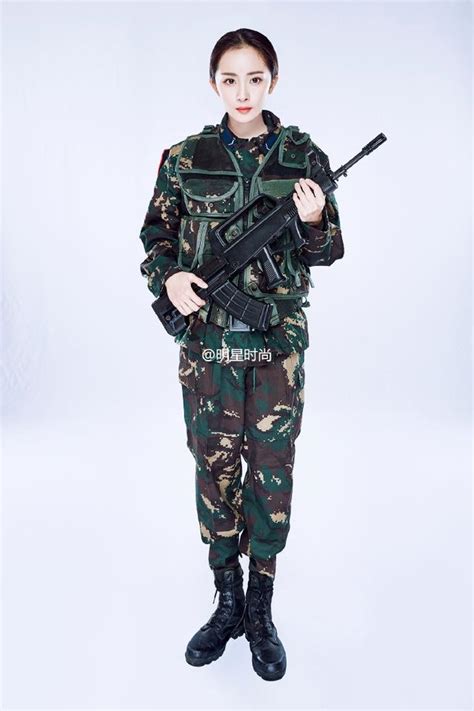 楊冪軍裝照：你喜歡這樣一名英姿颯爽的女戰士嗎 每日頭條