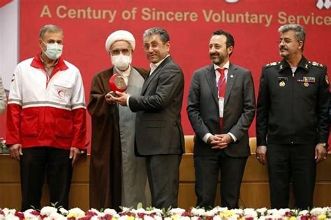 Awarding The Red Crescent Statue To The Chairman Of The Board Of Directors Of Golrang Industrial