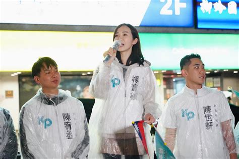 楊寶楨 Christina 「我是個小草，從來不會被擊倒」 即便下著雨，街講也不停歇💪🏻