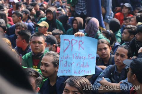 Demo Mahasiswa Di Gedung DPRD Jurnalposmedia