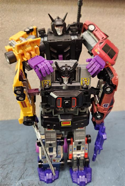 A tale of 10 Stunticons : r/transformers