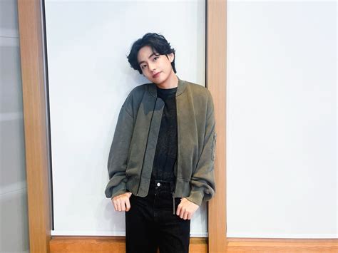Bts Community Posts 태현 씨 생일 축하합니다 올해도 많이 웃는 얼굴이 될 수 있는 한 해가 되기를 당신과