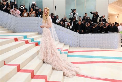 2023 Met Gala 全紅毯：宋慧喬、blackpink Jennie如何詮釋她們心中的老佛爺？ Popbee
