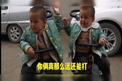 3岁双胞胎兄弟俩打架，根本不把旁边的爸爸当回事