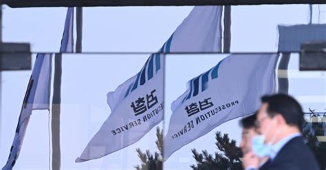 檢 이재명 측근 수사 엄희준·강백신 부장 고발한 민주당에 “수사 흔들기” 반발