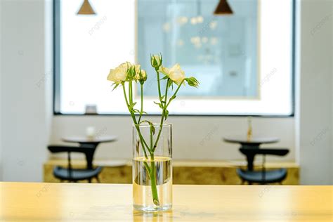 문학과 신선한 주간 꽃병 사진이 있는 나무 테이블 배치 사진 지도 배경 옥내 장식 집 배경 일러스트 및 사진 무료 다운로드 Pngtree