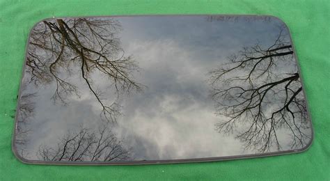 Saturn Vue Sunroof Glass 15241644 Used