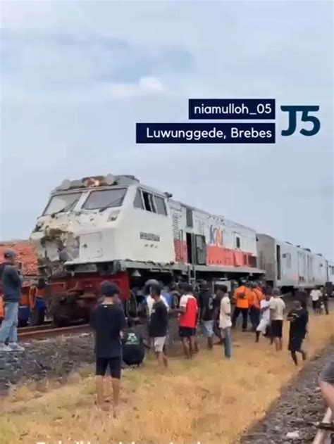 KA Manahan Anjlok Di Brebes Imbas Tabrak Truk Bisnis Liputan6