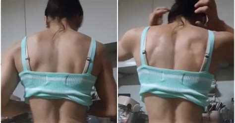 50대 미나 17살 연하 사로잡은 뒤태…한줌 허리에 쩍 갈라진 등근육