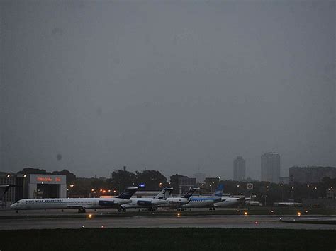 Vuelos Demorados Y Desviados En Aeroparque Y Ezeiza Por El Mal Tiempo Infobae