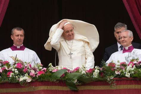 Pope Overcomes Health Concerns To Preside Over A Blustery Easter Sunday