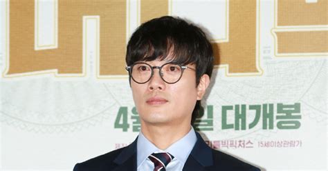 박희순 안경으로 가려지지 않는 멋짐 머니백