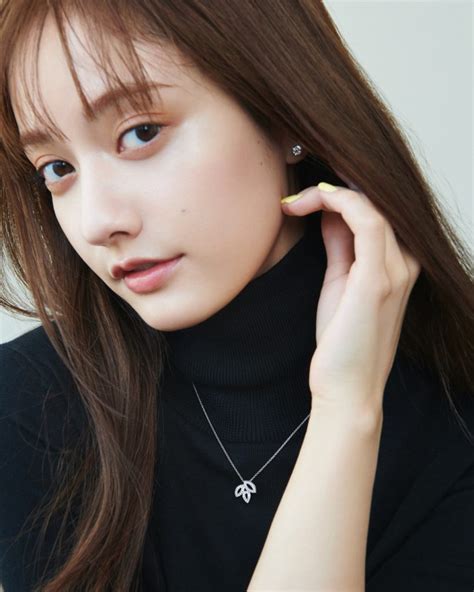 【ハリー・ウィンストン】ハイネックに映えるブランドペンダント【谷まりあさん】 Classy クラッシィ