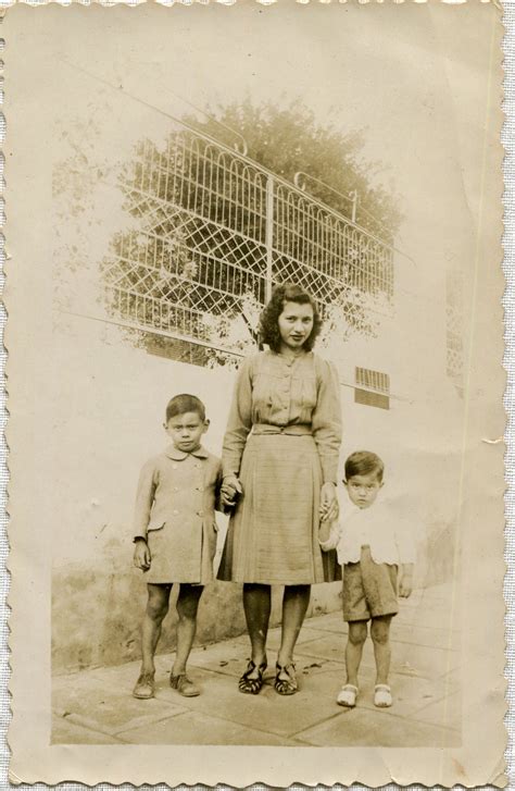 Madre Y Sus Dos Hijos Imagoteca