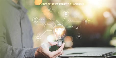 사무실 문서 감사 개념을 보여주는 회계사 검토 프로세스 계획 및 정확성 평가 조직의 중요한 문서 저장 관리 문서 시스템 회계사 감사 문서 디지털 화면에 대한 스톡 사진 및