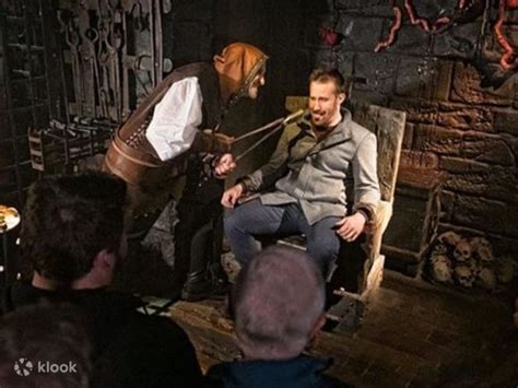 Vé xe buýt hop on hop off London của Golden Tours và The London Dungeon Klook Việt Nam