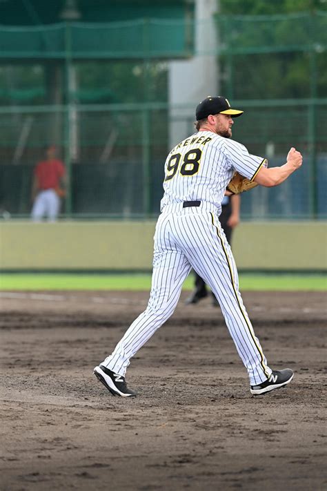 【阪神】ブルワーが来日初登板 1回無安打無失点で1軍へ猛アピール「いつでも準備できている」 プロ野球写真ニュース 日刊スポーツ