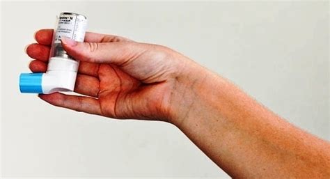 Use An Asthma Inhaler Step Figure Anatomy System Human Body Anatomy Diagram And Chart Images